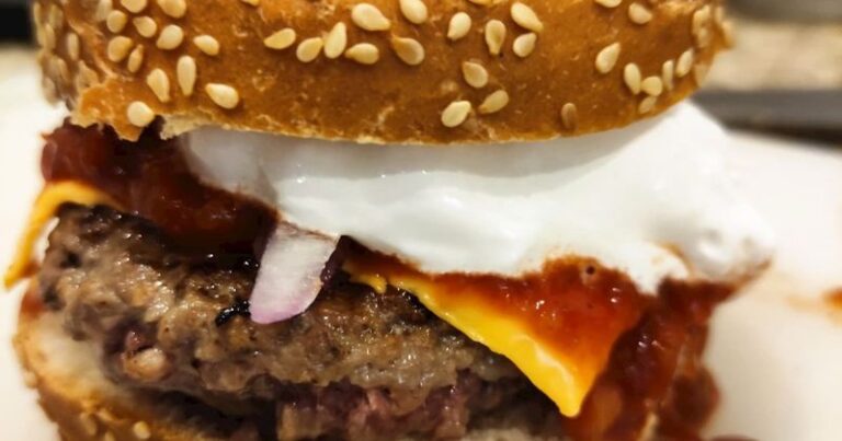 This Hole-In-The-Wall Pennsylvania Spot Serves Burgers That Locals Say ...