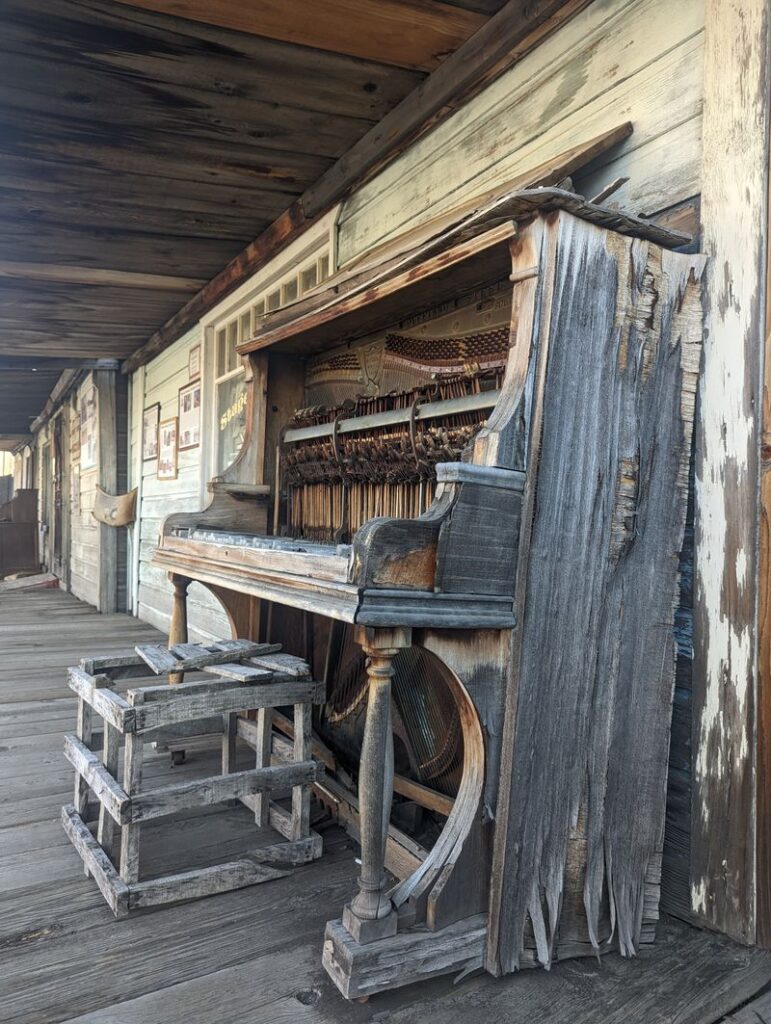 Explore 11 Oregon Ghost Towns That Are Both Creepy And Beautiful