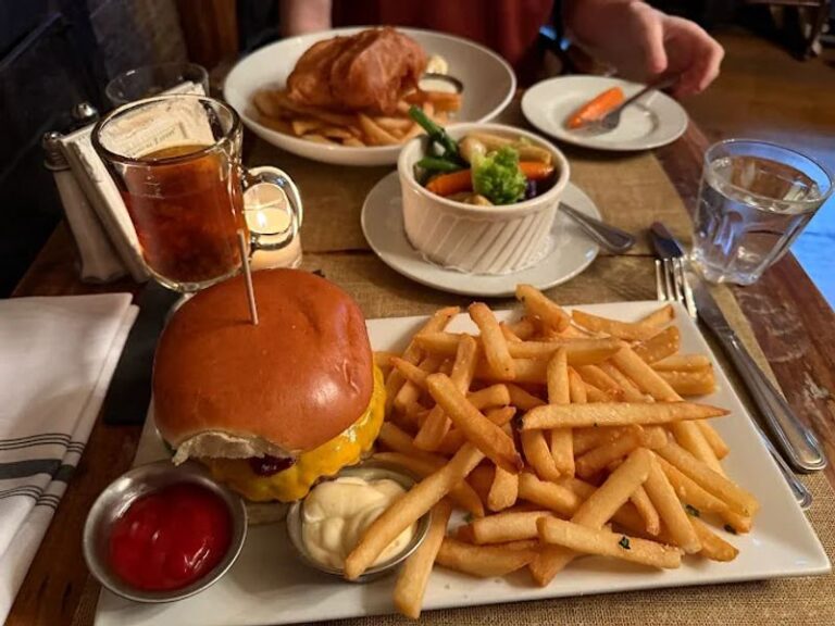 The New York Restaurant That’s Been Serving Hungry Crowds Since The 1700s