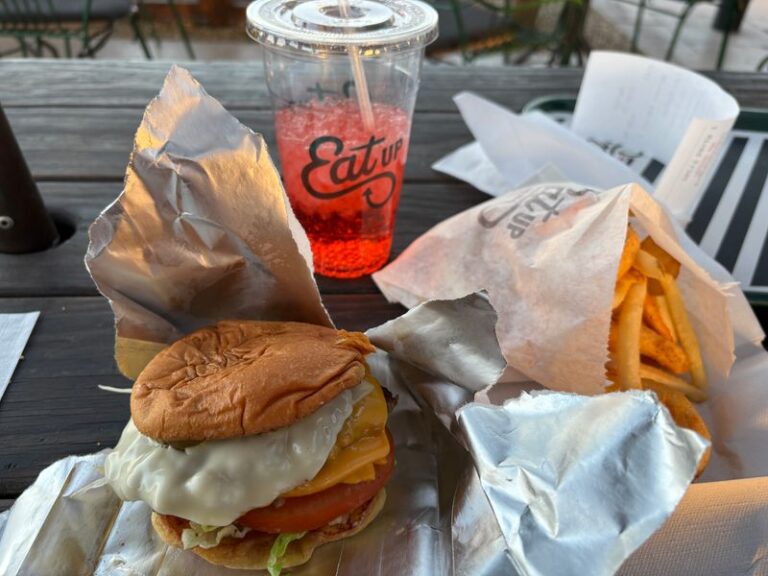12 Iconic Arizona Drive-In Burgers That Still Hit The Spot