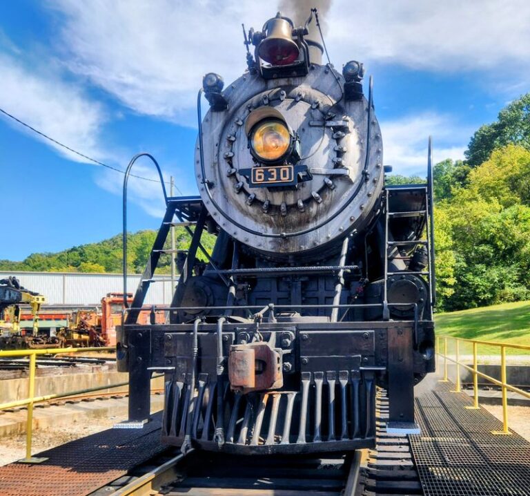 A Vintage Train Journey Through Tennessee’s Most Delightful Communities