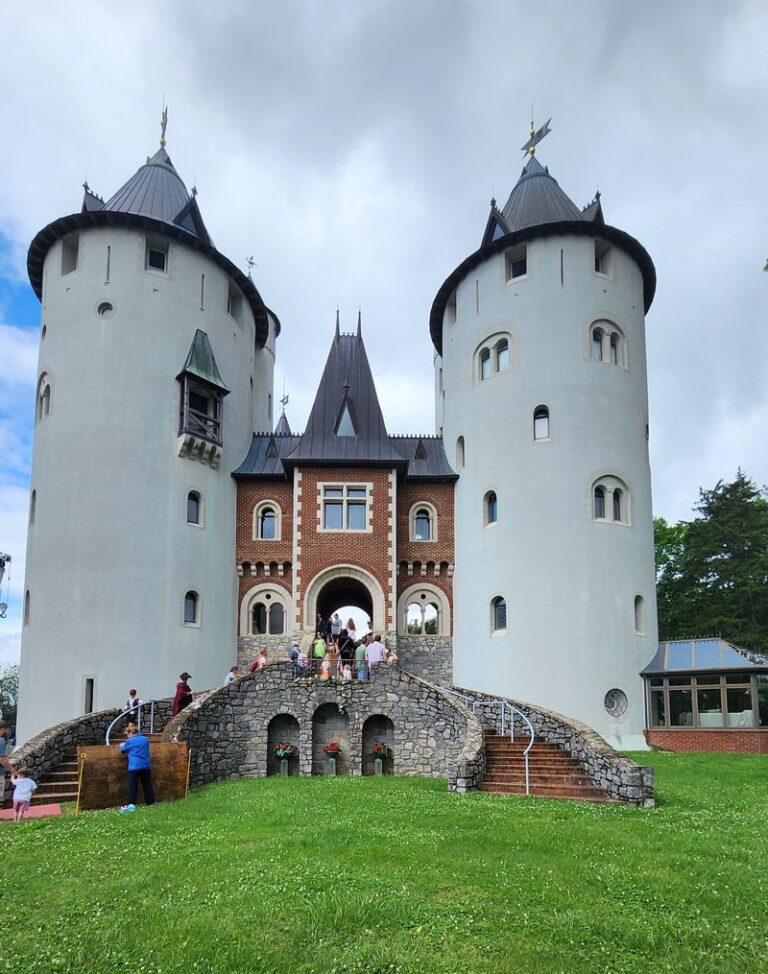 This Magical Castle In Tennessee Looks Like It Belongs In A Fairytale