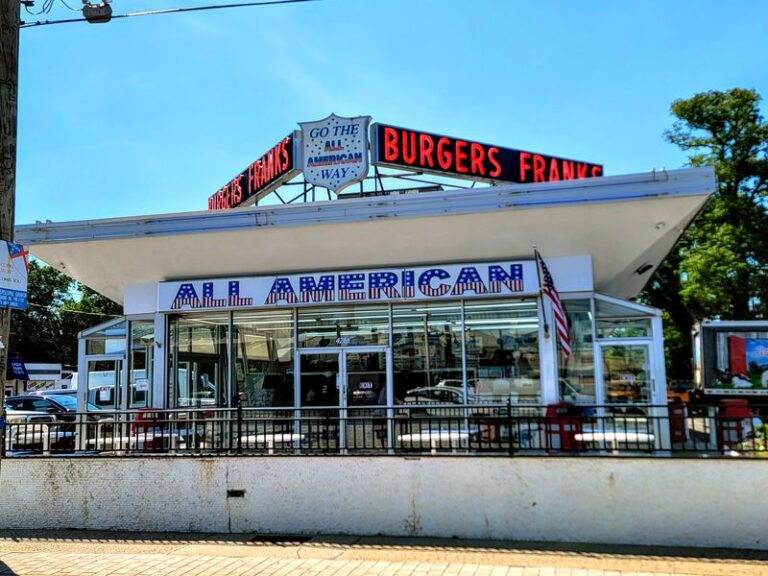These 12 New York Drive-In Burger Places Serve Double Cheeseburgers ...
