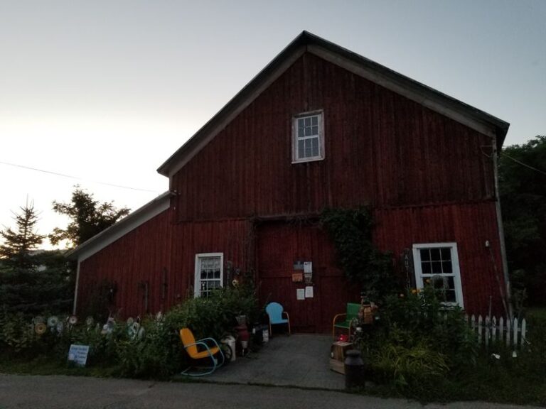 This Gorgeous Small Town In New York Has No Crowds And All The Peace ...