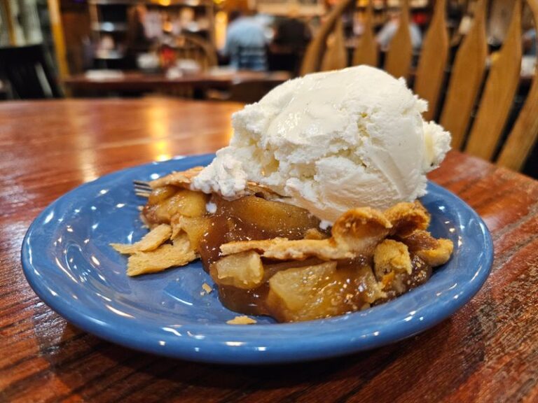 This Middle-Of-Nowhere Arizona Restaurant Is Somehow Always Packed