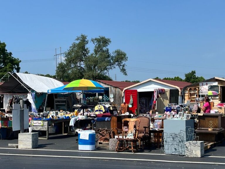 This Massive Tennessee Flea Market Has Hundreds Of Vendors And Food For ...