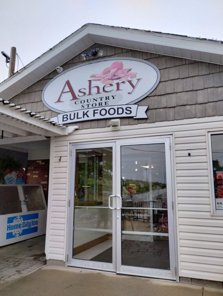 This Amish Grocery Store In Ohio Keeps Locals Lining Up For Homemade ...