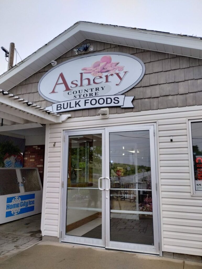 This Amish Grocery Store In Ohio Keeps Locals Lining Up For Homemade ...