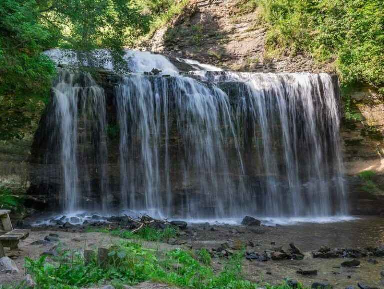 This Dreamy 25-Foot Waterfall In Wisconsin Looks Almost Too Perfect To ...