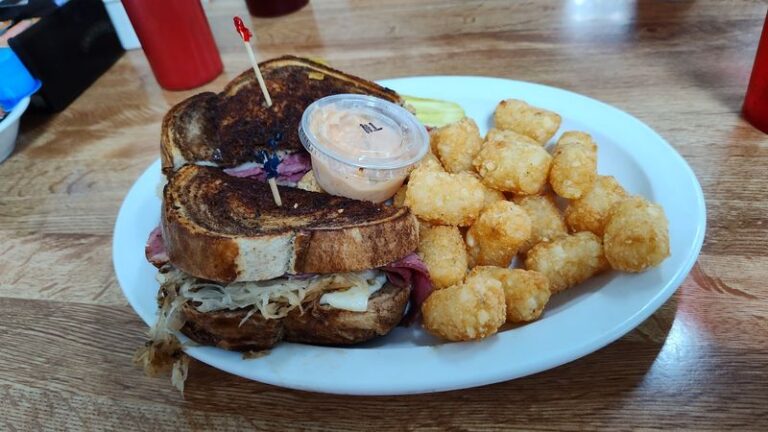 10 Minnesota Small Town Diners With Comfort Food So Good They Have ...