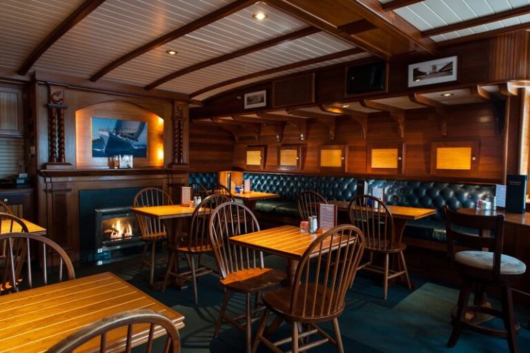 9 Historic Dining Rooms In Maine That Feel Wonderfully Off-The-Grid
