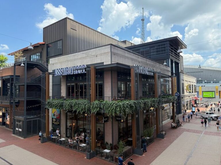 This Massive Food Hall In Tennessee Has Over 20 Vendors And It's ...