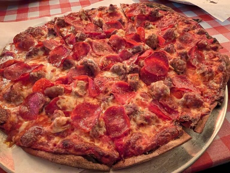 12 Wisconsin Pizza Places So Popular Word Of Mouth Does All The Work