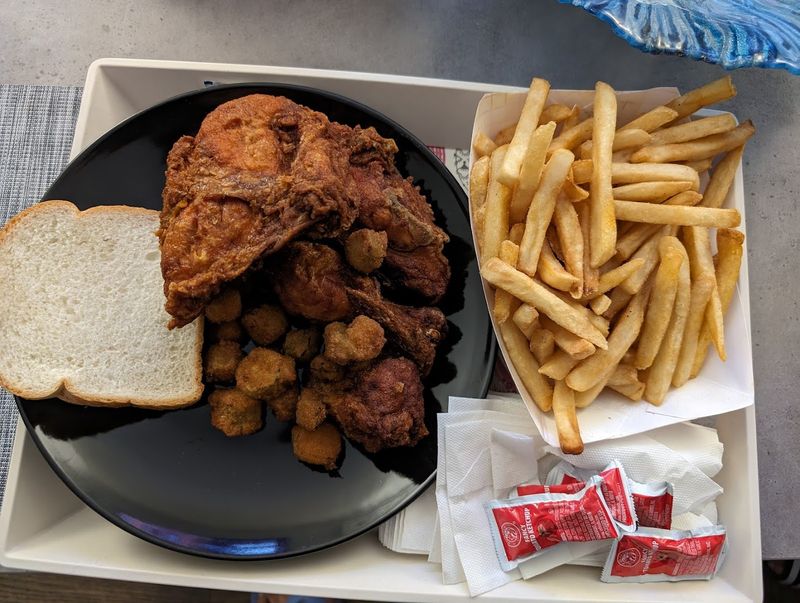 7 Best Fried Chicken Spots In Detroit, Michigan Worth The Buzz
