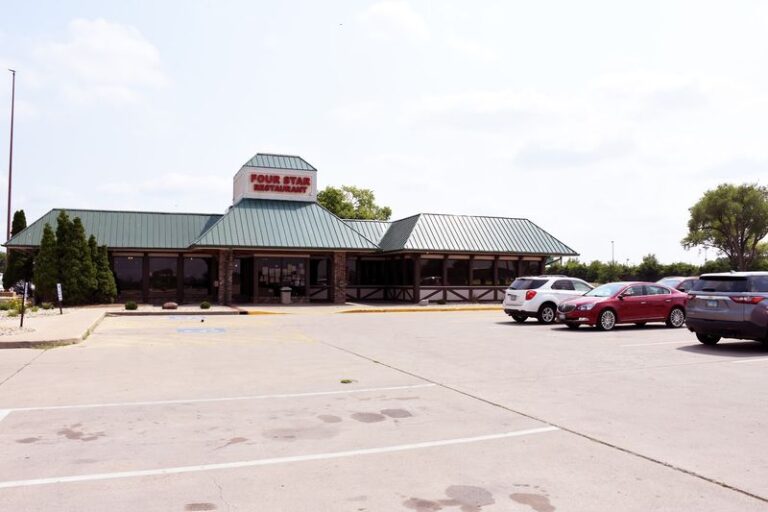 This Humble Illinois Diner Serves A Prime Rib Dinner Locals Swear Is ...