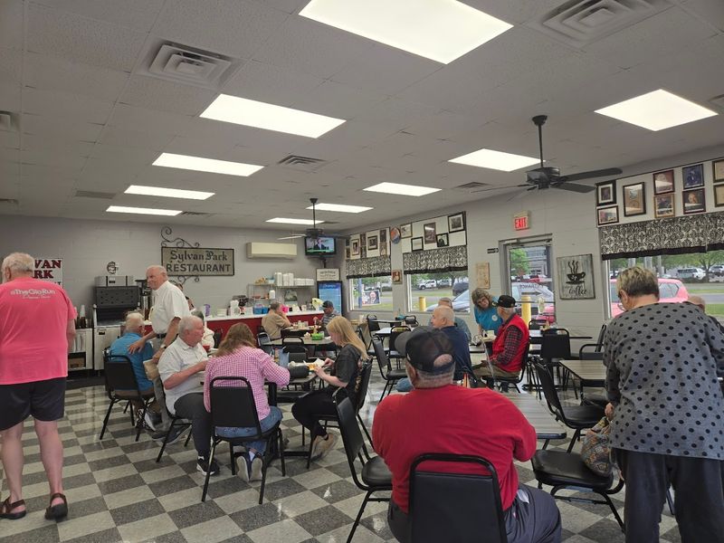 This Tennessee Neighborhood Restaurant Serves Comfort Food That Feels ...
