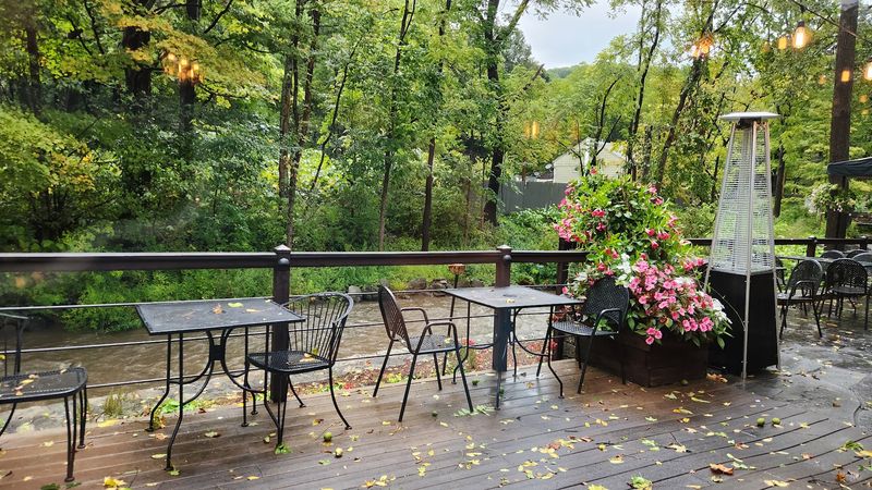 Top 10 Connecticut Outdoor Dining Spots Perfect For Spring Sunshine